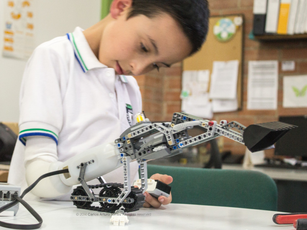 A Prosthetic Arm That Works with LEGO Bricks + Subtraction.com